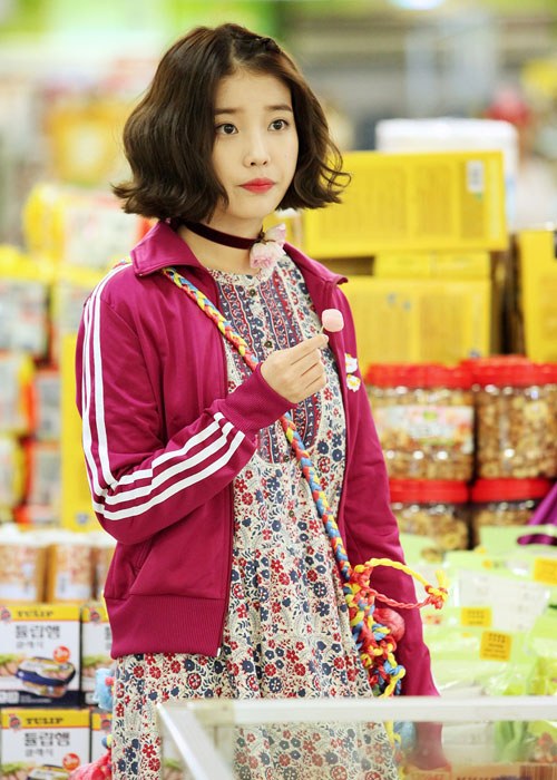 ไอยู (IU) แปลงโฉมเป็น 'คิมโบทง' สาวผมบ๊อบกับแฟชั่น 4 มิติ ในละครเรื่อง 'Pretty Man ...